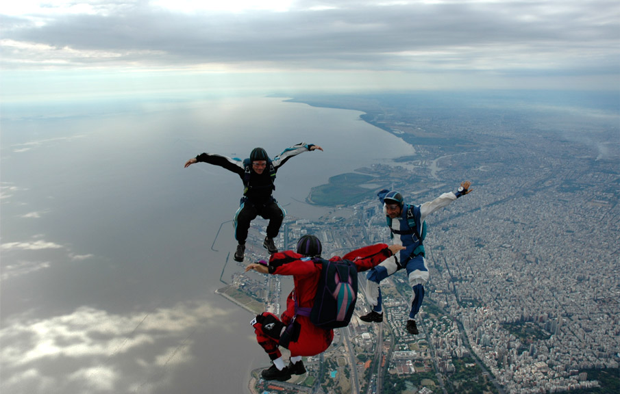 Skydive Lobos - Saltos y Cursos Paracaidismo - Conocé Lobos